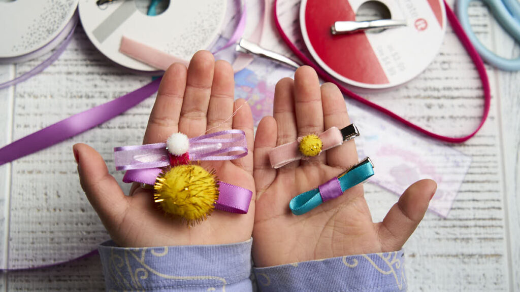 How to Make Bow Hair Clips - Easy DIY