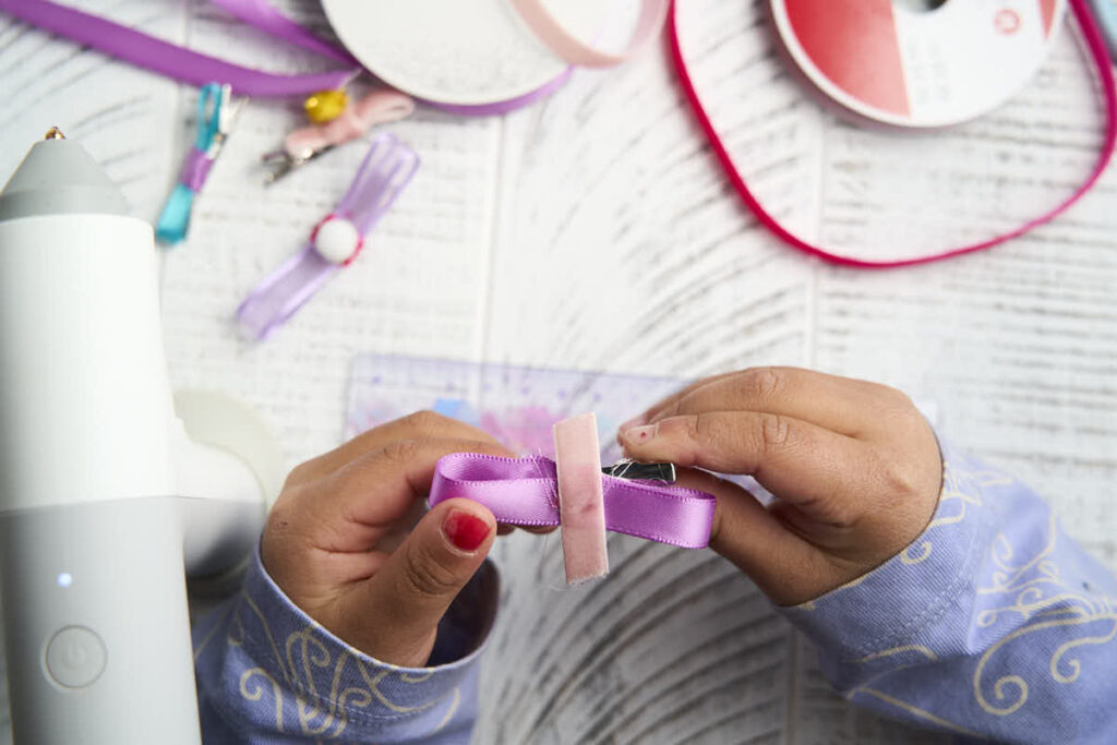 How to Make Bow Hair Clips - Easy DIY